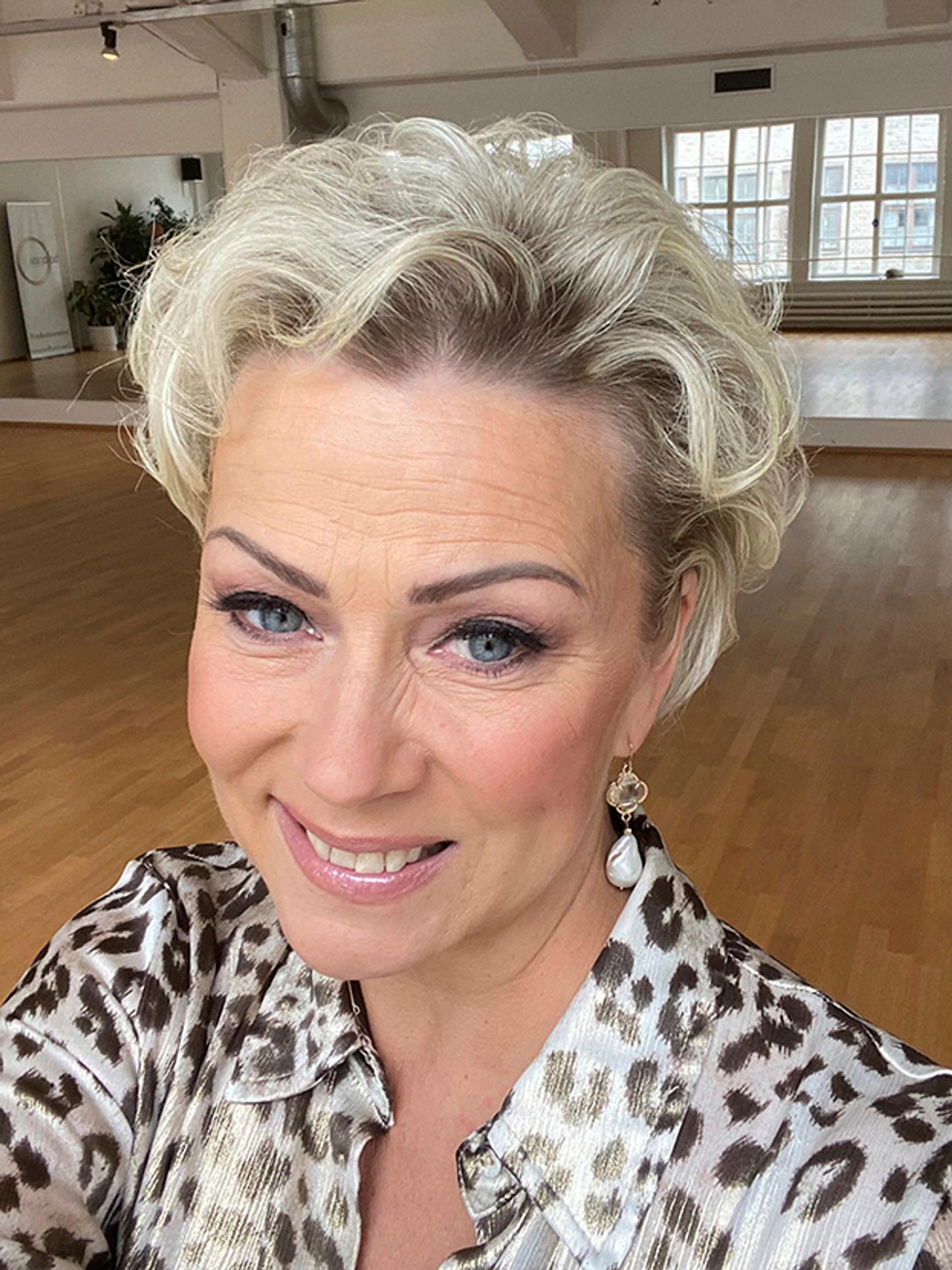 Helena Ahti-Hallberg: ”Myönteinen puhe vie kohti hyvää” | Kauneus ja ...