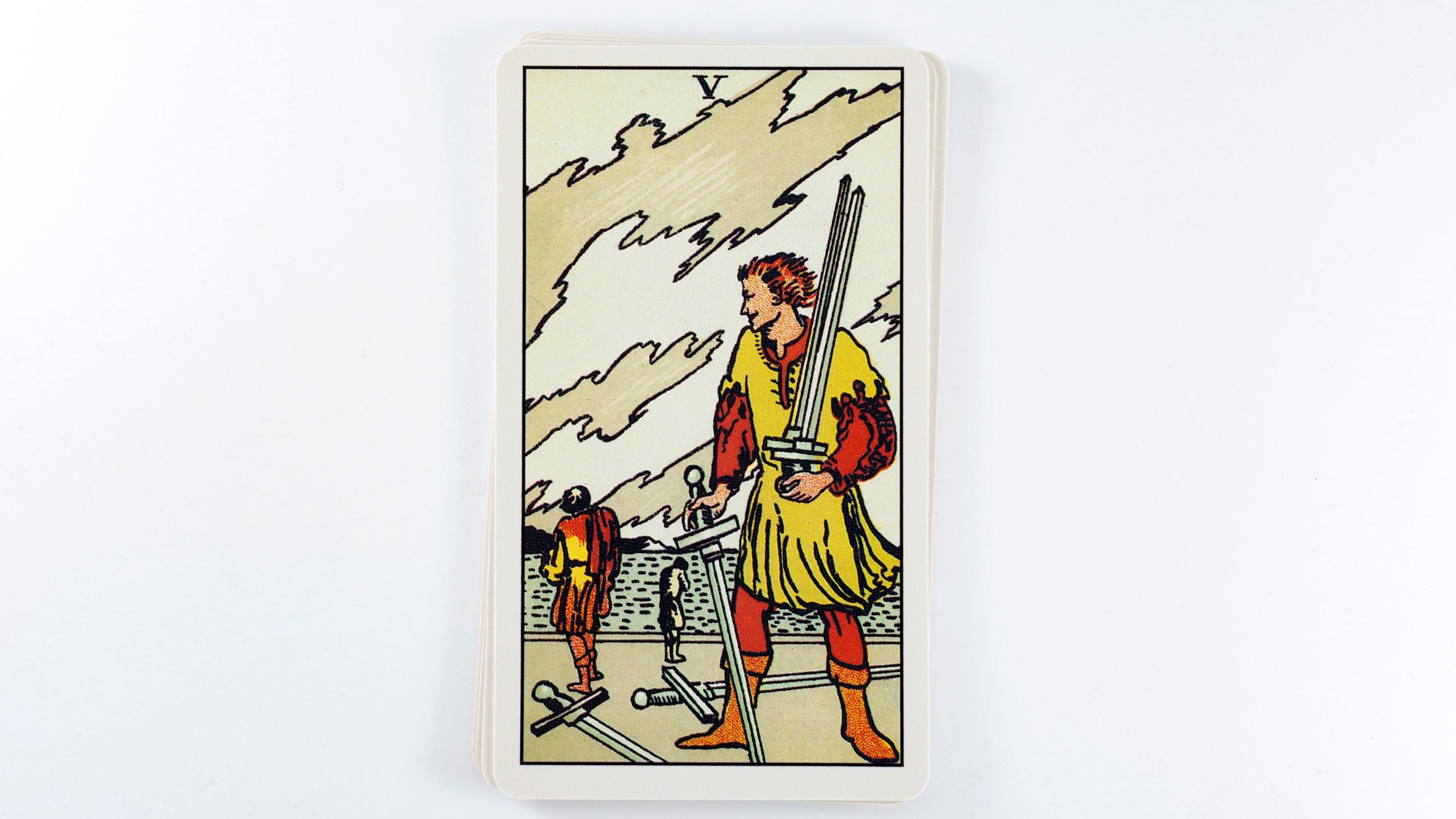 Miekkojen vitonen (The Five of Swords) – Tarot-kortin merkitys | Voi hyvin